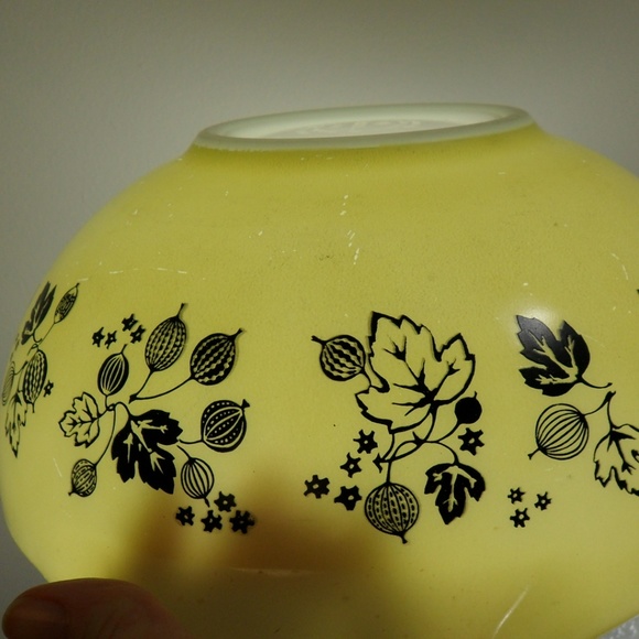 Accessories | Pyrex Gooseberry Cinderella Yellow Black 444 4qt | Poshmark